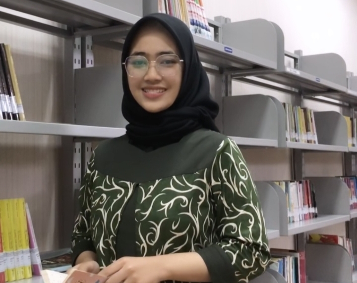 Ananda Bunga Mutiara, Duta Baca Jawa Barat 2022 Asal Purwakarta - Tim ...